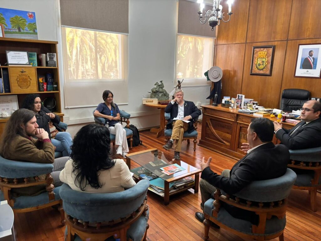 Vecinos de Curicó valoran gestión municipal y avances del proceso de indemnización por cobros ...